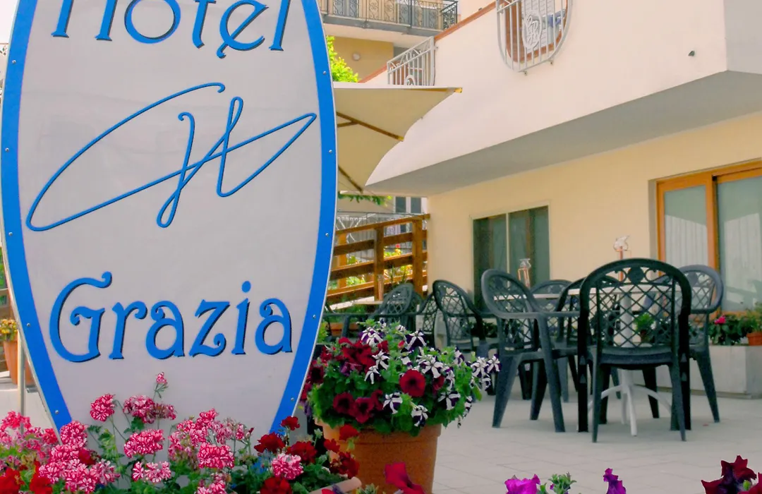 Grazia Hotel Sperlonga: un hotel a 3 stelle con il Prezzo Minimo di 110 ...